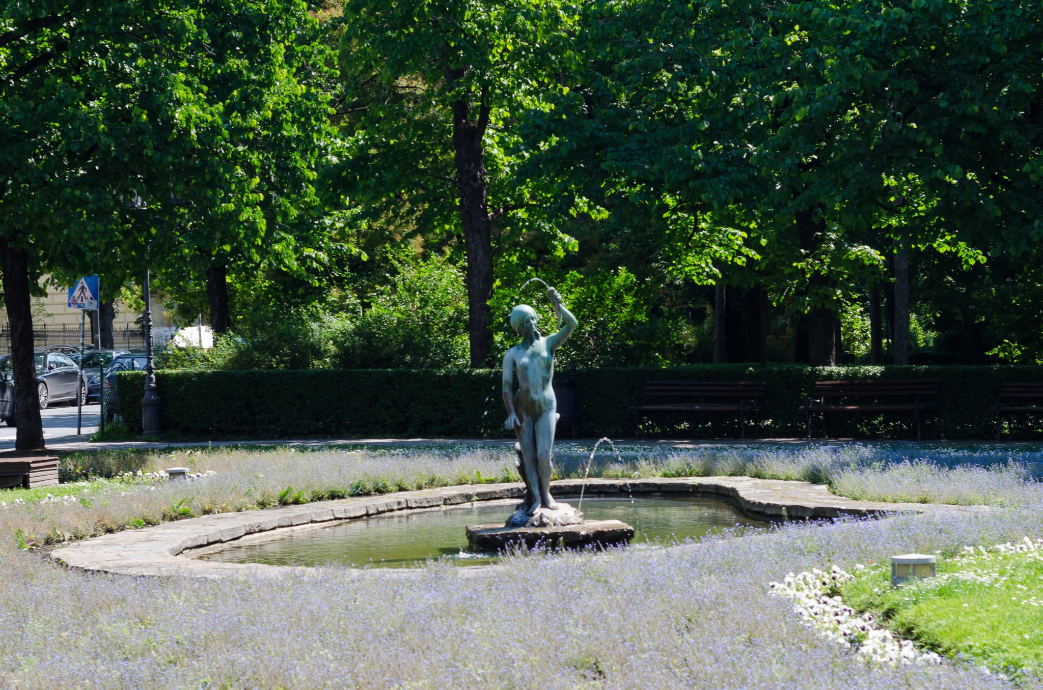 Fontana „Devojka sa rogom izobilja“ - I love Novi Sad